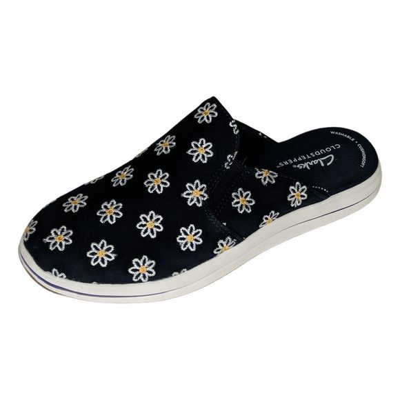 Clarks | Shoes | Clarks Breeze Shore Womens Sz 75 M Canvas Slipon Mules ...
